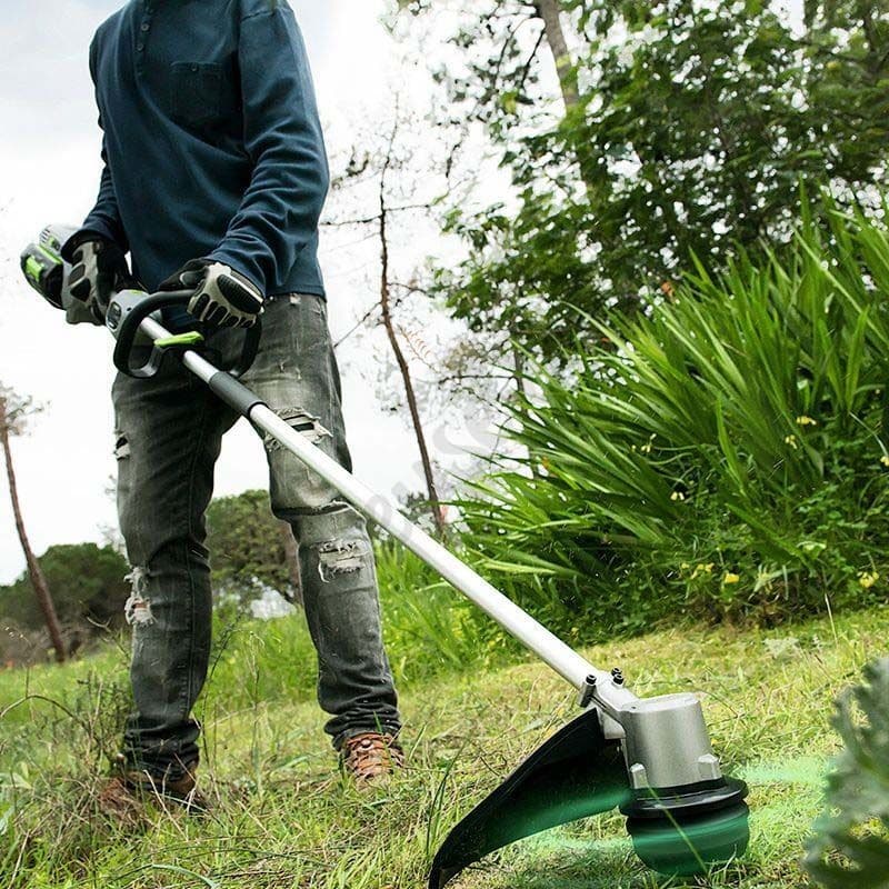 Quelles sont les caractéristiques du rotofil Bosch Art 23SL